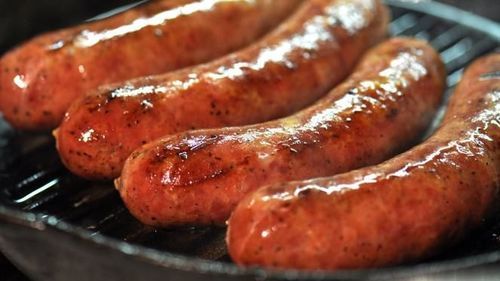 Cách làm xúc xích tại nhà không bị bở ngon nhất với công thức chuẩn
