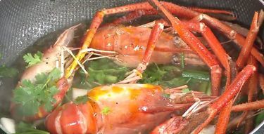 Cách làm tôm rang me chua ngọt đơn giản nhưng ngon hết ý