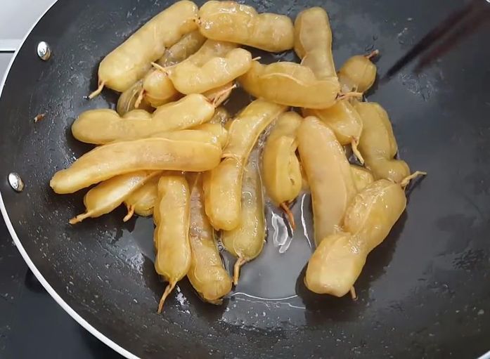 Cách làm mứt me nguyên trái từ me tươi ngon dẻo chảy nước miếng