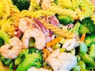 Cách làm nui xào hải sản giàu dinh dưỡng cho cả nhà