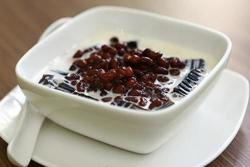 Cách nấu chè đậu đỏ ngon, nhanh mềm với nước cốt dừa và bột báng